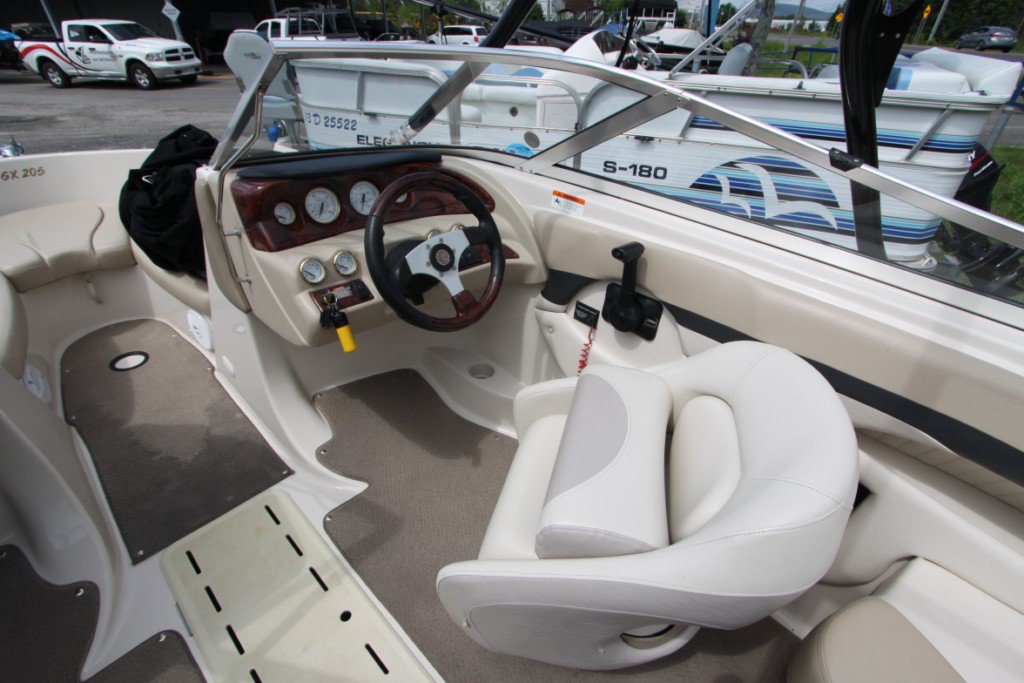 Glastron GX 205